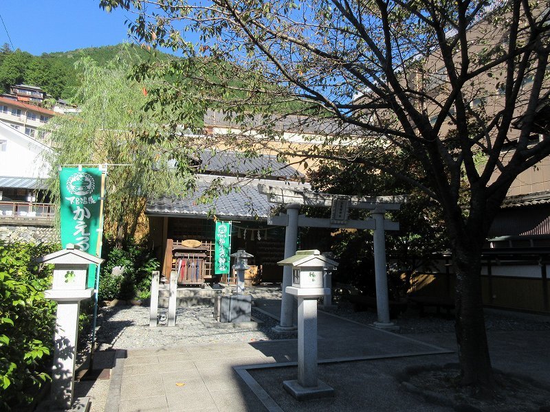 下呂温泉街歩き ①温泉が湧き出る神社と蛙の精が御神体の神社: ウィローの湯煙＆食べ物日記